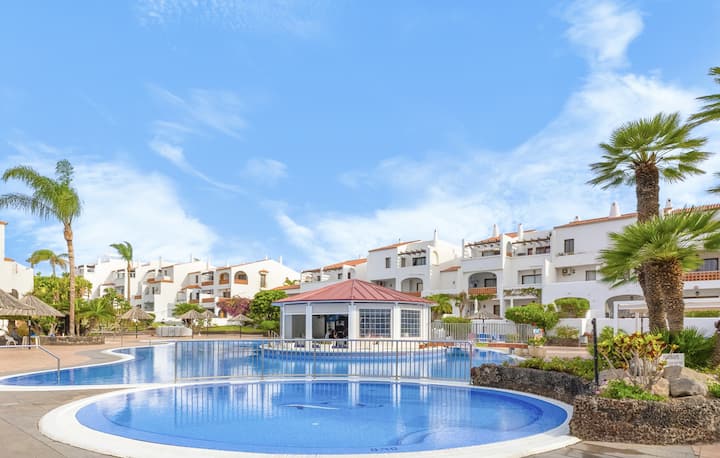 Luxe 4 Bedroom Apartment With Private Jacuzzi - Tenerife