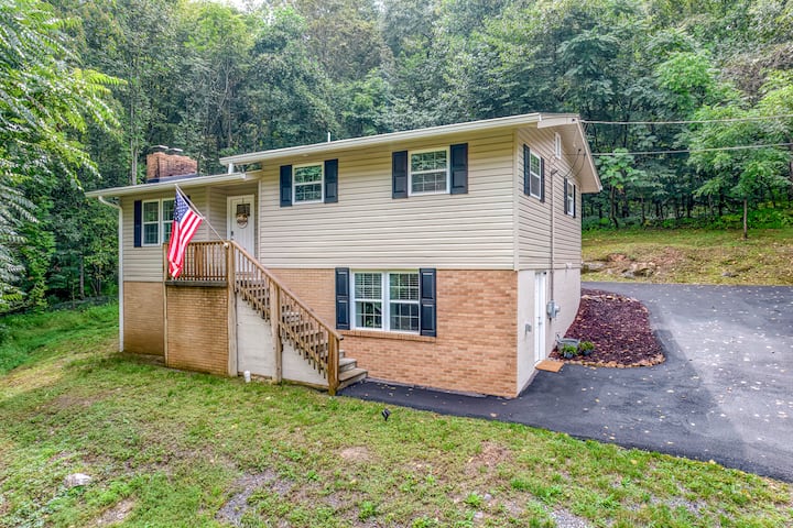 Private Woodland Retreat • Fire Pit • Near Town - Johnson City, TN