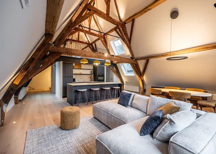 Casiola - City-view Loft With Wooden Beams And Mez - Ghent