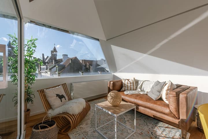 Bright 2br Apartment W/ Balcony & Parking - Gand