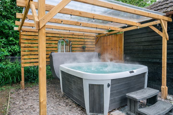 Enchanting New Forest Retreat With Hot Tub - Lyndhurst
