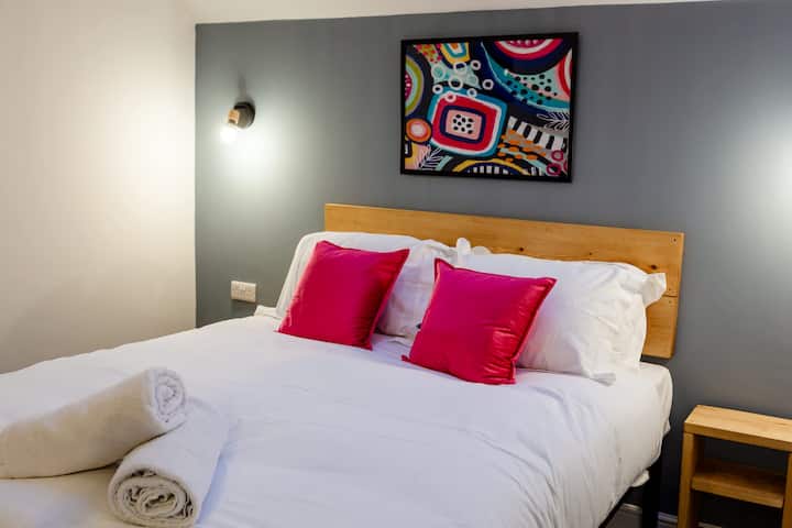 Loft-style Studio With Skylights And Parking - Doncaster