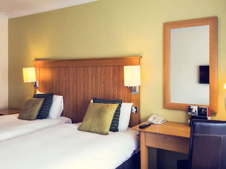 Classic Twin Room - Stratford-upon-Avon