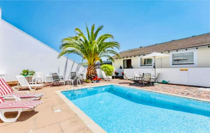 Luxury Dartmouth Townhouse With Pool & Parking - Dartmouth