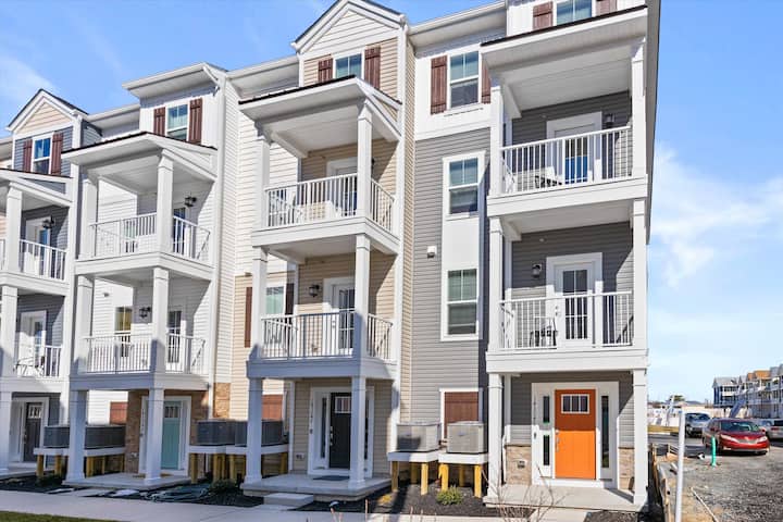 Lighthouse Dual Townhomes Steps To The Beach - Ocean City, MD