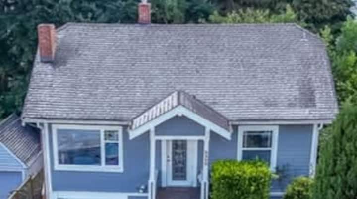 Historic Everett Bungalow | Sunset & Water View - Everett, WA