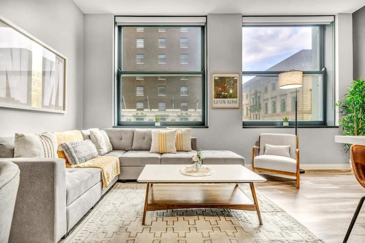 Luxe Flat W/ Heated Pool & Sauna • Gym•heart Of Dt - Ohio