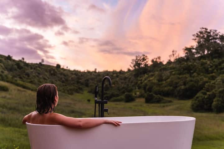 Tiny Georgie - The Oaks