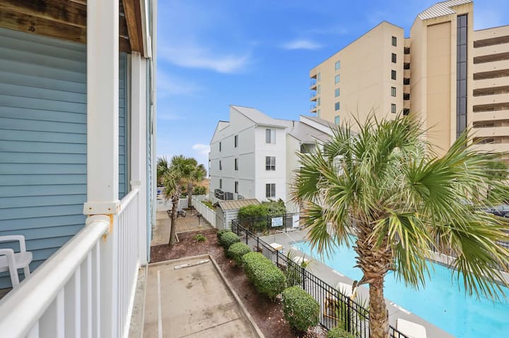 Tropical Tide Large Group Beach Retreat Sleeps 24 - South Carolina