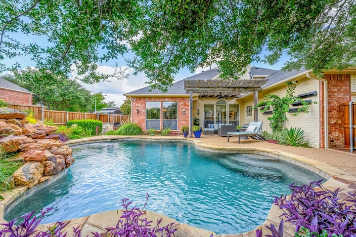 Ultimate Retreat W/ Private Pool & Games|20 Guests - Dallas, TX