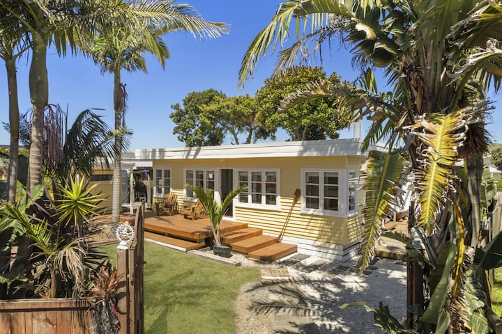 Across The Road From The Sand Classic Kiwi Bach - Papamoa