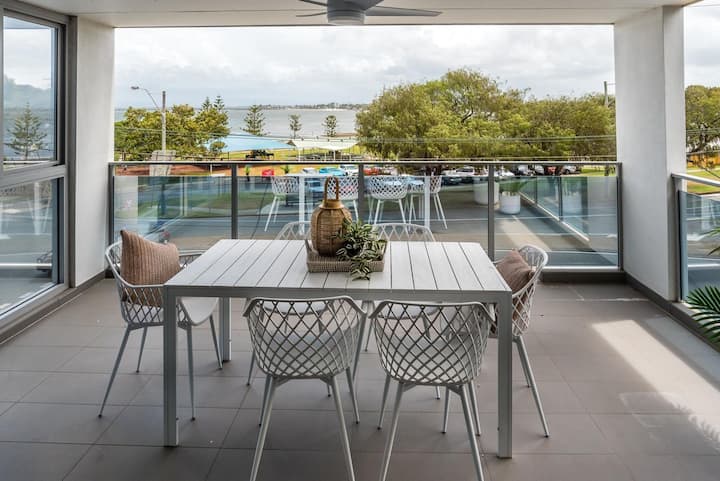 Sunset Bay Retreat At Woody Point - Margate, Australia