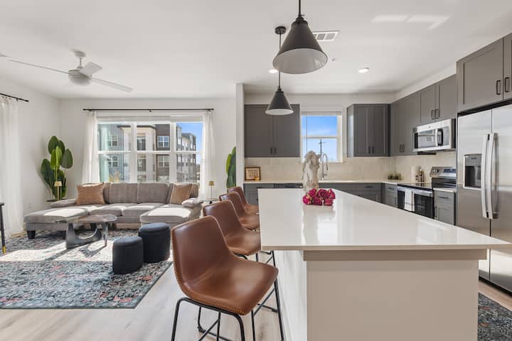 Signature 3br 2ba | Open Concept | With Balcony - San Marcos, TX