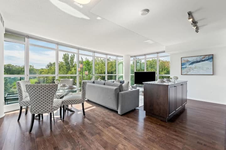 Chic Retreat Near Lakeshore + 1 Free Parking - Toronto