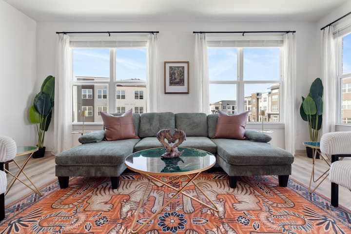 Elevated Contemporary 2br 2ba With Balcony - San Marcos, TX