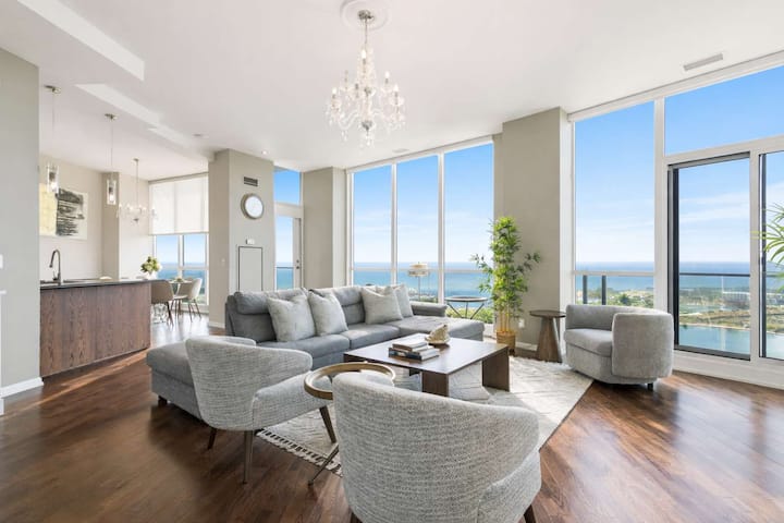 Luxury Penthouse W Cn Tower Views + 1 Free Parking - Toronto