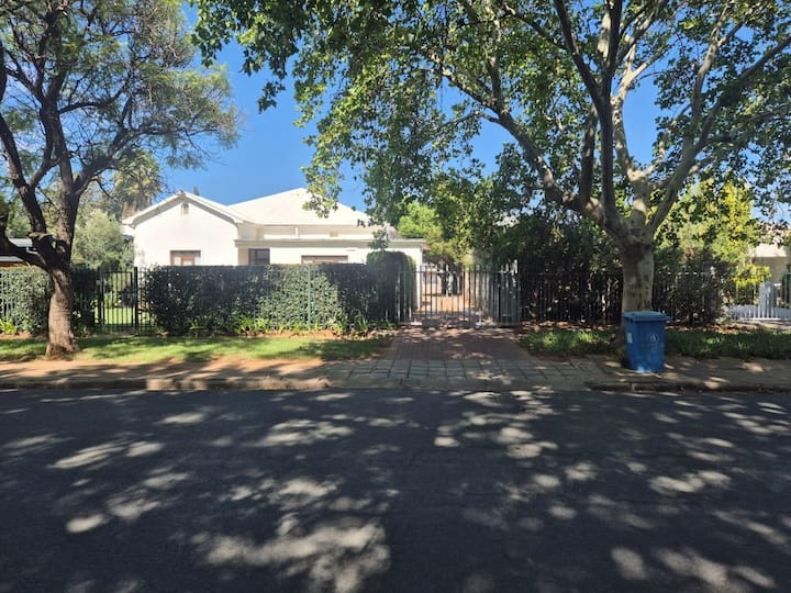 Classic 2-bedroom Apartment - Worcester