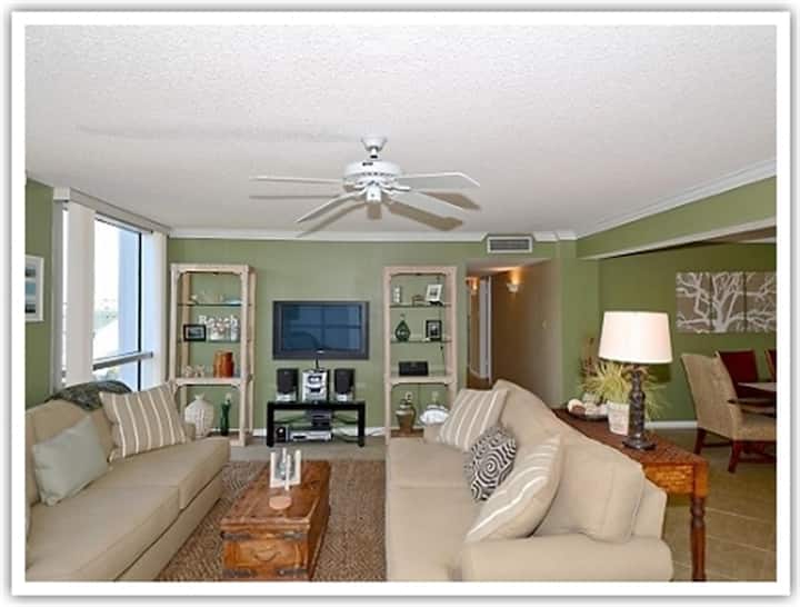 Gulf Front Shoreline Towers 1046 - Destin, FL