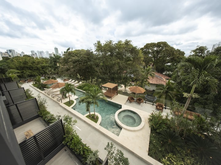 Luxury 2br Apt & Pool Access - Panama City