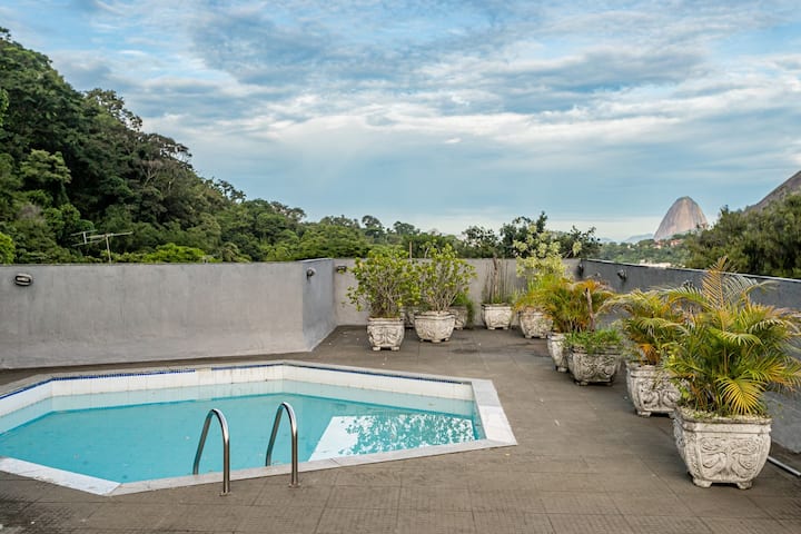 Laranjeiras Mansion: Comfort, Lux And Pool For 8 - Rio de Janeiro