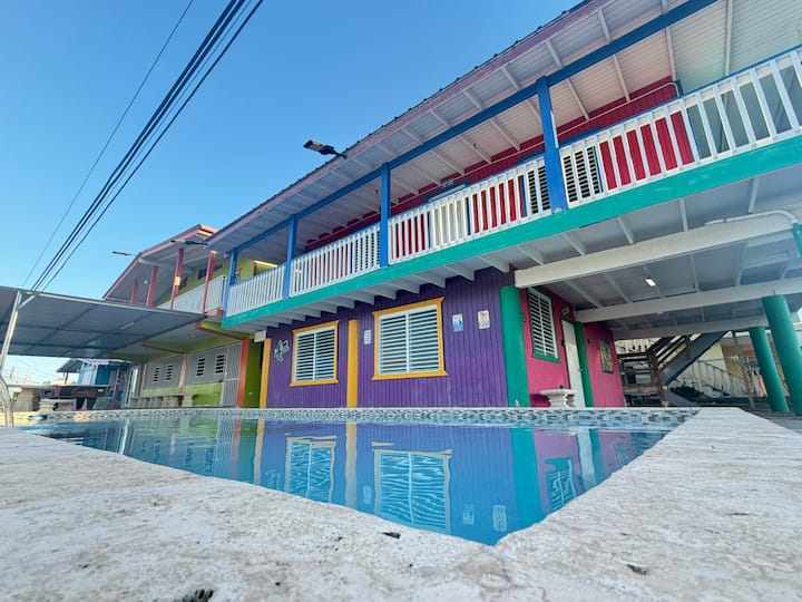 Spacious & Colorful Haven With Pool Tables & Pool - Porto Rico