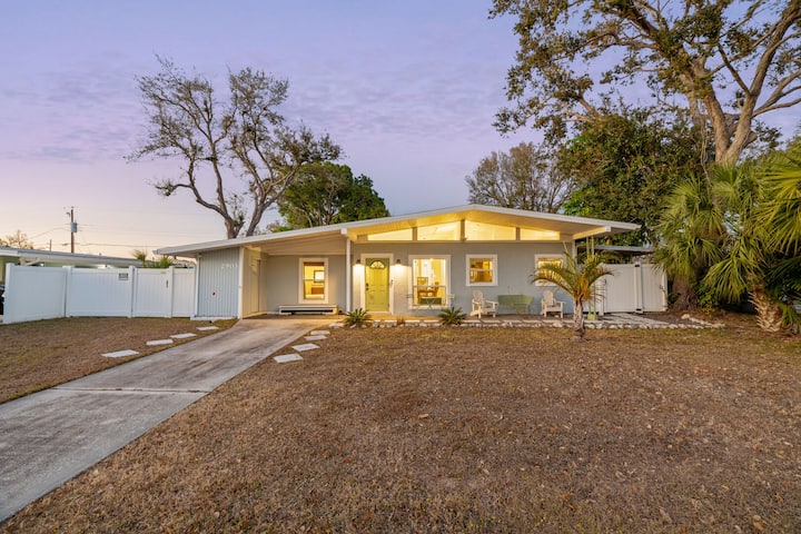 Cozy Sarasota Home W/ Fire Pit | The Olive Turtle - サラソータ, FL