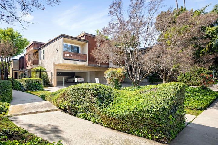 1 Block To Ventura Blvd |Sherman Oaks Retreat - Los Angeles, CA