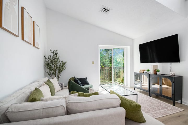 Lake-breeze Retreat | Beaches | Wineries - Three Oaks, MI