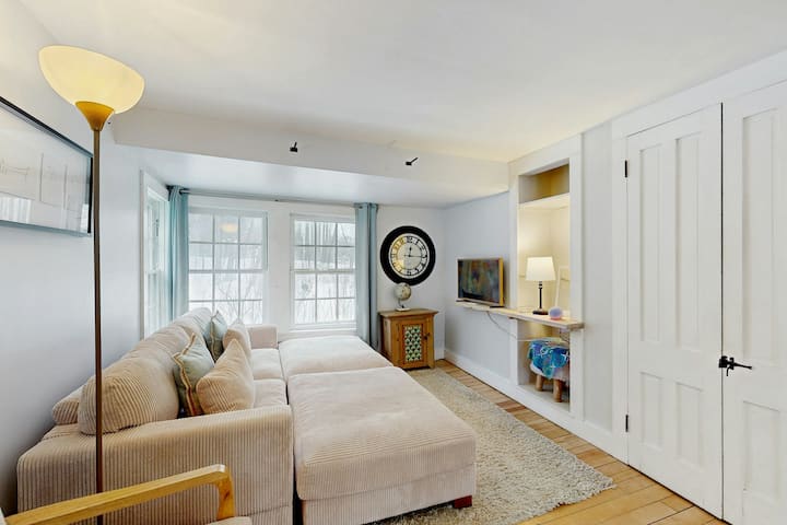 1 Br Near Skiing, Hiking, Shops & Dining - Waterbury Village Historic District