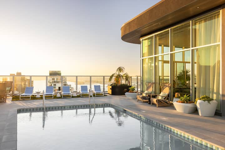 Modern Luxe + Rooftop Views • Little Italy - Coronado, CA