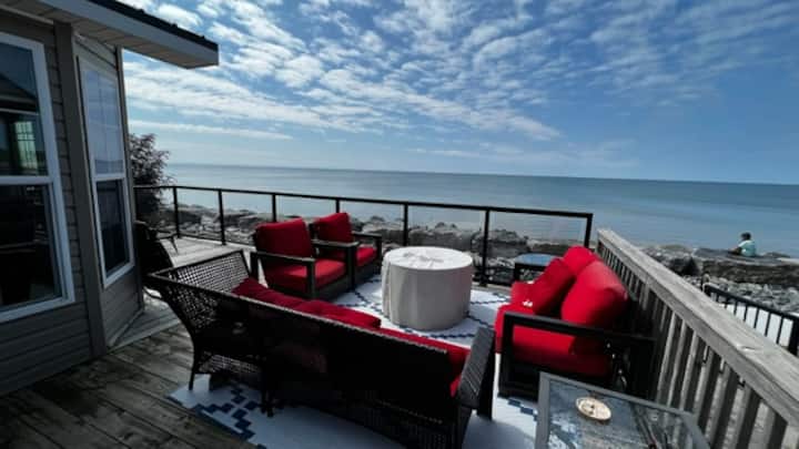 Beachfront Escape Cottage - Crystal Beach