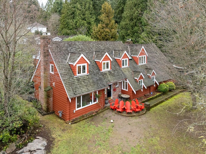 Elegant 6br Estate | Private Backyard W/ Hot Tub - Bowen Island