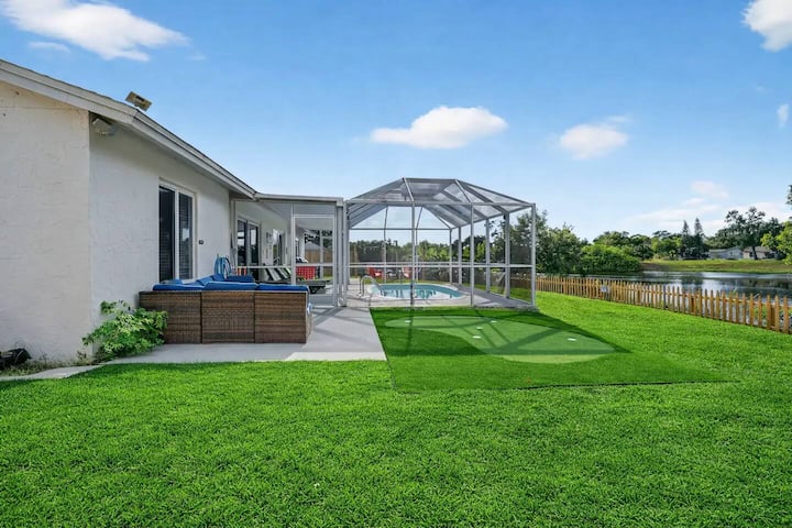 Stay Muse, 4br Retreat, Pool, Fire Pit & Mini Golf - Bradenton, FL