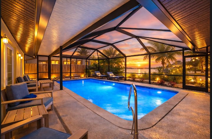 Coral Palm Retreat 1mi Beach, Htd Pool, Hot Tub, G - Cape Coral, FL