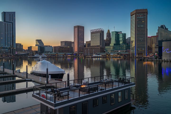 Flohom 13 | Moody Luxe Inner Harbor 360° Views - Baltimore, MD