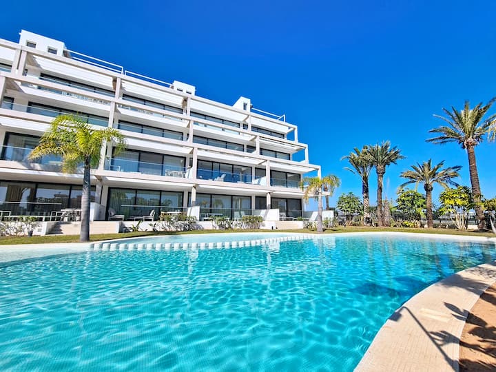 Bright Apartment With Expansive Poolside Balcony - La Manga