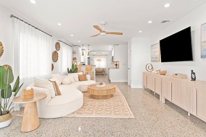 Coastal Chic Retreat Near Beach & Atlantic Ave | P - Delray Beach, FL