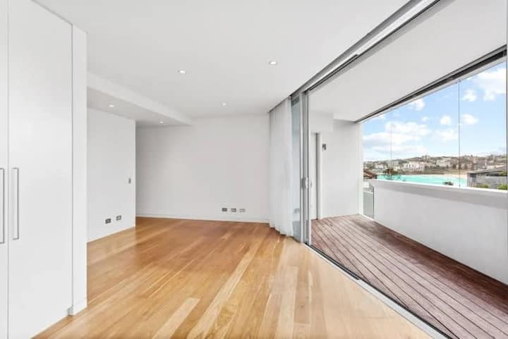 Beachview 2br With Balcony And Parking - Bondi Beach