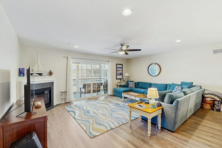 Canal Landing: Pool Patio & Near Dining - Dewey Beach, DE