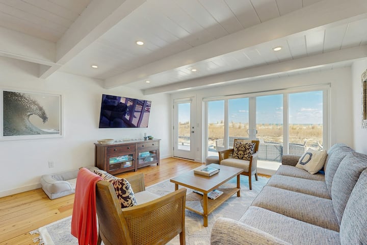 Dewey Beach Retreat: Ocean Views & Beach Access - Rehoboth Beach, DE