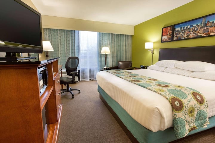 Wyndham Sugar Land | King | Riverwalk Rest - Sugar Land, TX