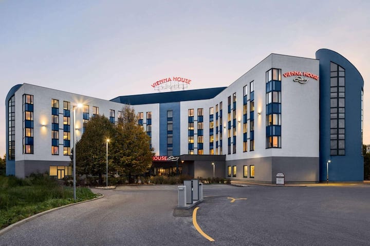 Comfort Room | Wyndham Bratislava | Urban Ease - Bratislava