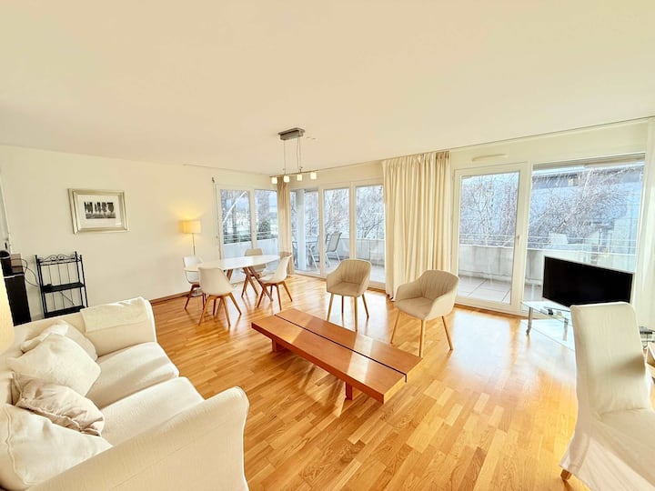 Grand Logement Avec Parking Gratuit, Centre Ville! - Lausanne