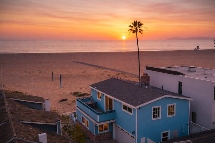 Beachfront Balboa Peninsula Escape + Ocean Views - Newport Beach, CA