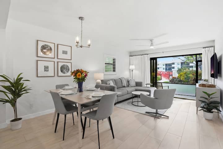 C-117 - Luxury Park Shore Resort Condo With Pool - Naples, FL