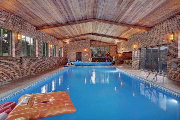 Private Indoor Pool Estate With Hot Tub - Gaylord, MI