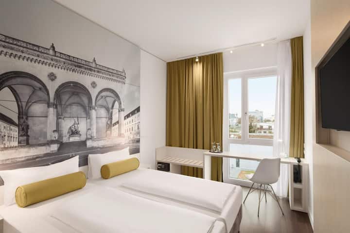 Standard Twin | Wyndham Munich North | Arena Night - München