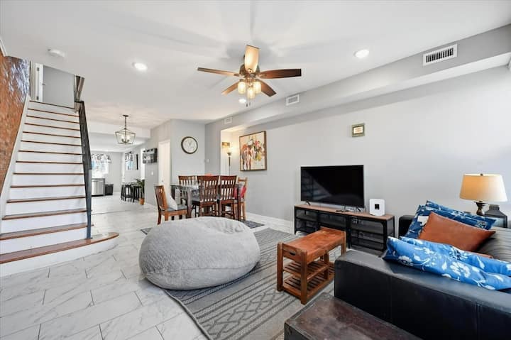 Near Penn Treaty Park • Bbq • Balcony • 4br+crib - Philadelphia, PA