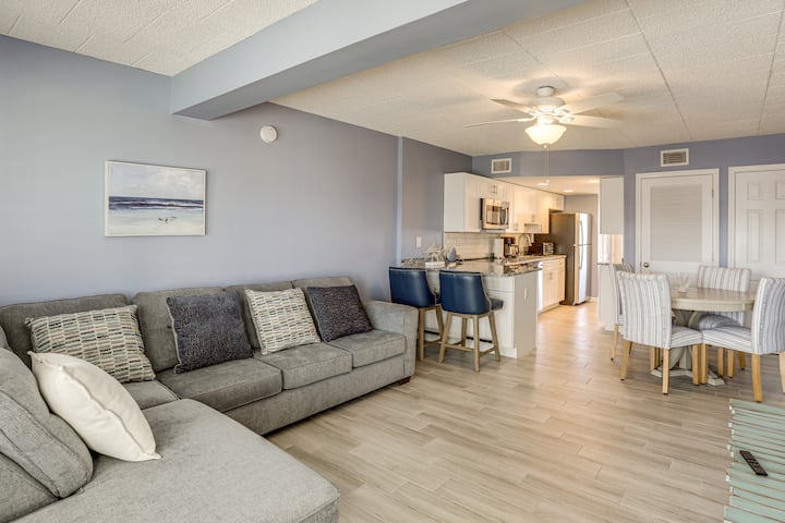 Oceanside Retreat In Mantoloking: Walk To Beach! - Point Pleasant Beach, NJ