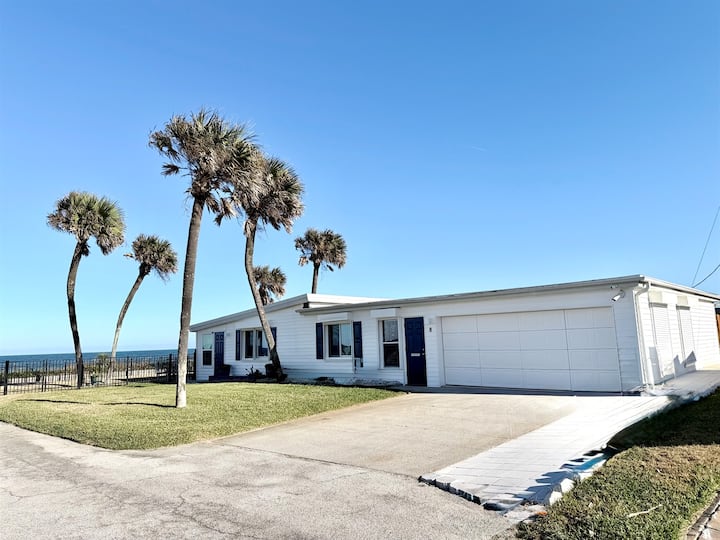 Escape To Scenic Oceanfront Retreat - Ormond Beach, FL